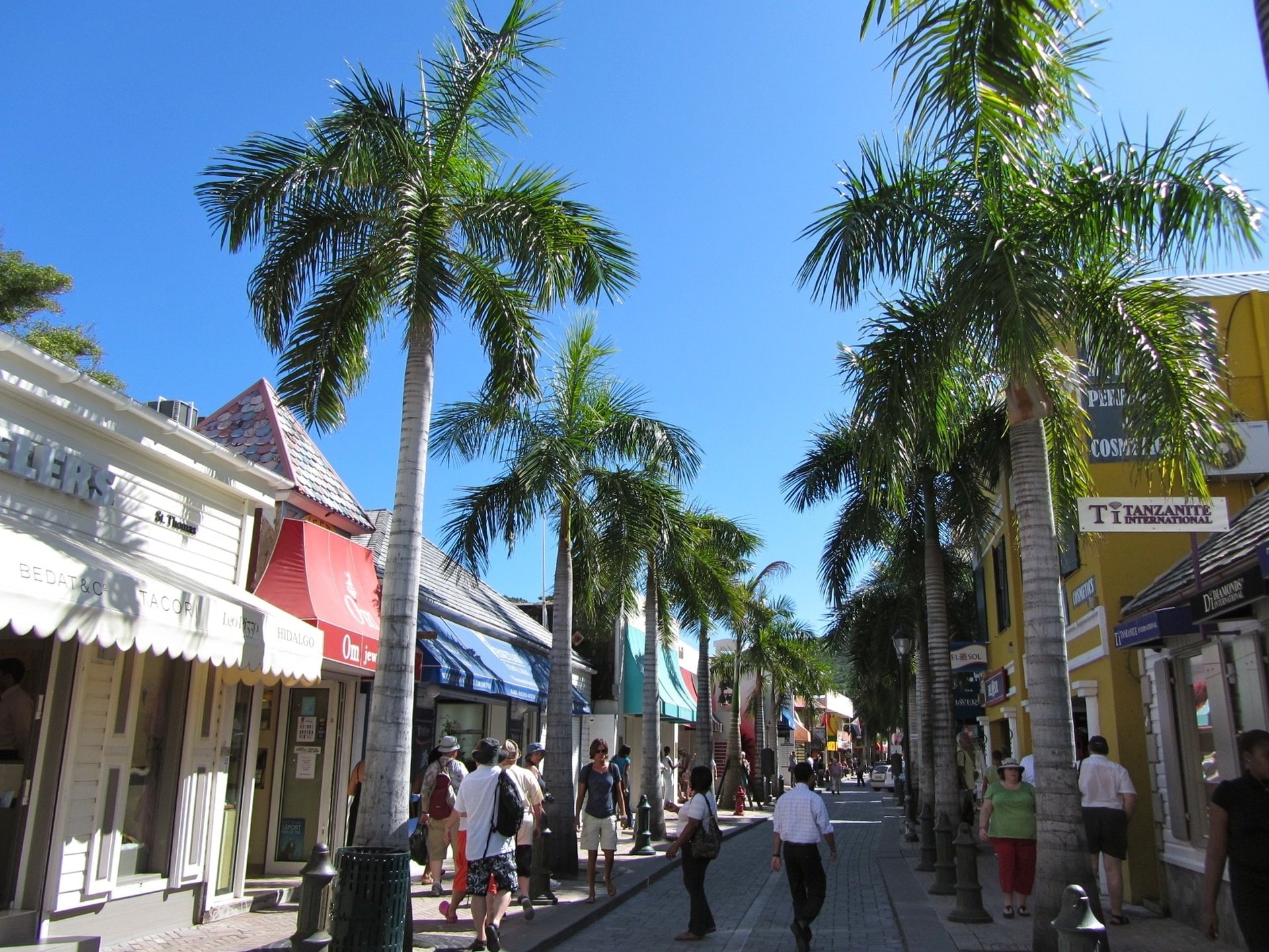 Shopping in St. Maarten: Where to Go & What to Buy | Celebrity Cruises