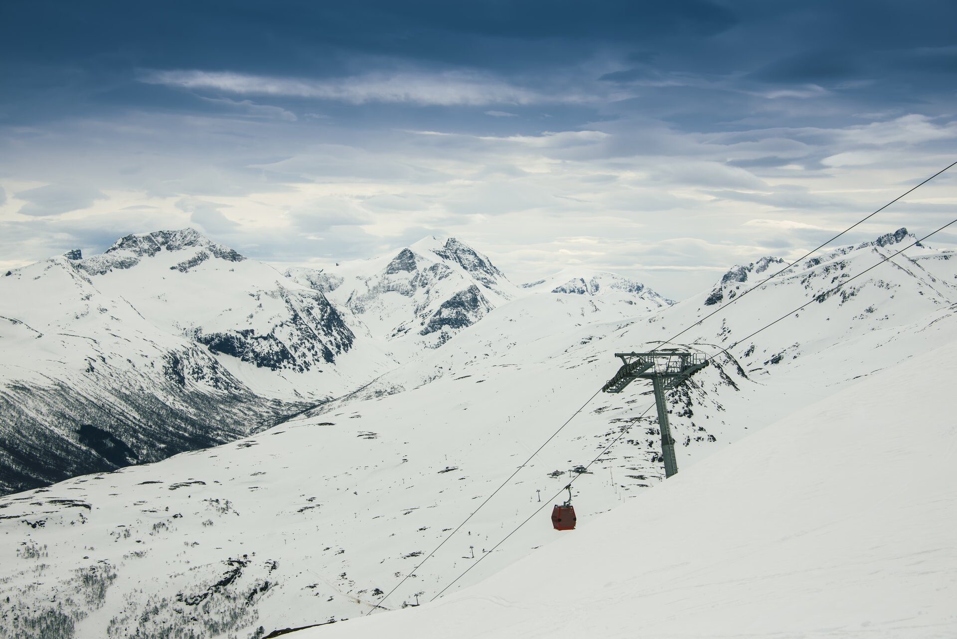 12 Magnificent Mountains in Norway to Add to Your Bucket List ...