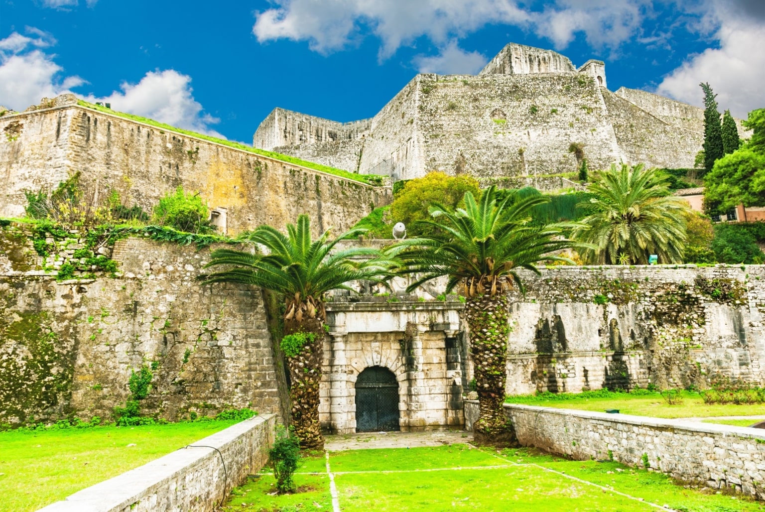 17 Magnificent Castles in Greece | Celebrity Cruises