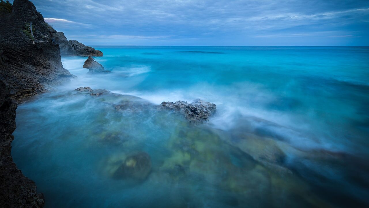bermuda-blue-sea-2560x1440.jpg?$16x9-large$